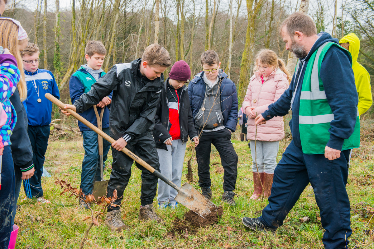 Students Planting for the Future During Tree Week March 2017 – LEAF